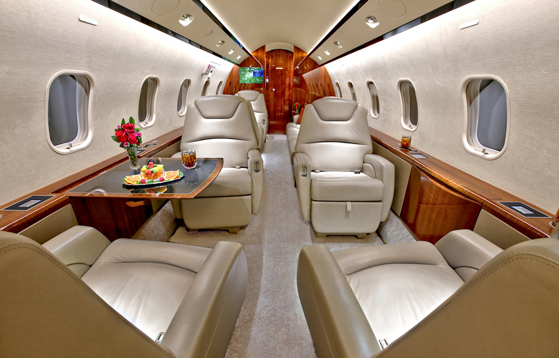 2011 BOMBARDIER CHALLENGER 300 S/N 20312 - Leader Luxury
